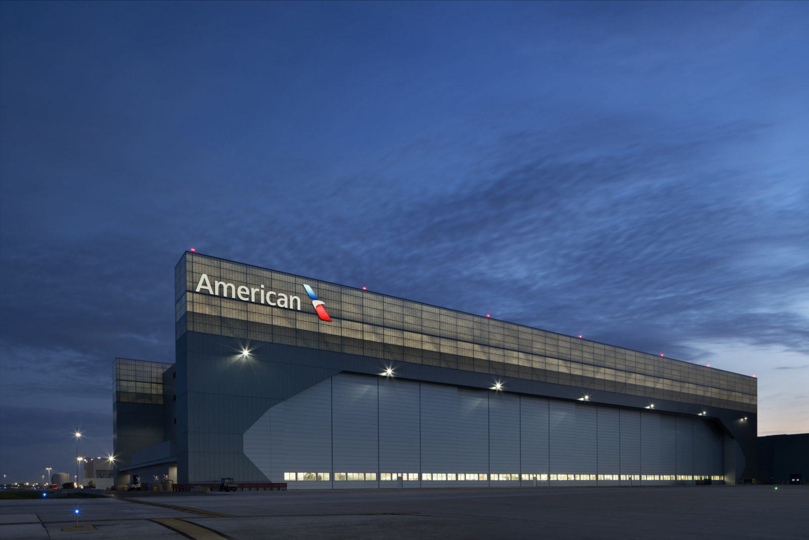 American Airlines Hangar 2 at O'Hare International Airport in Chicago ...