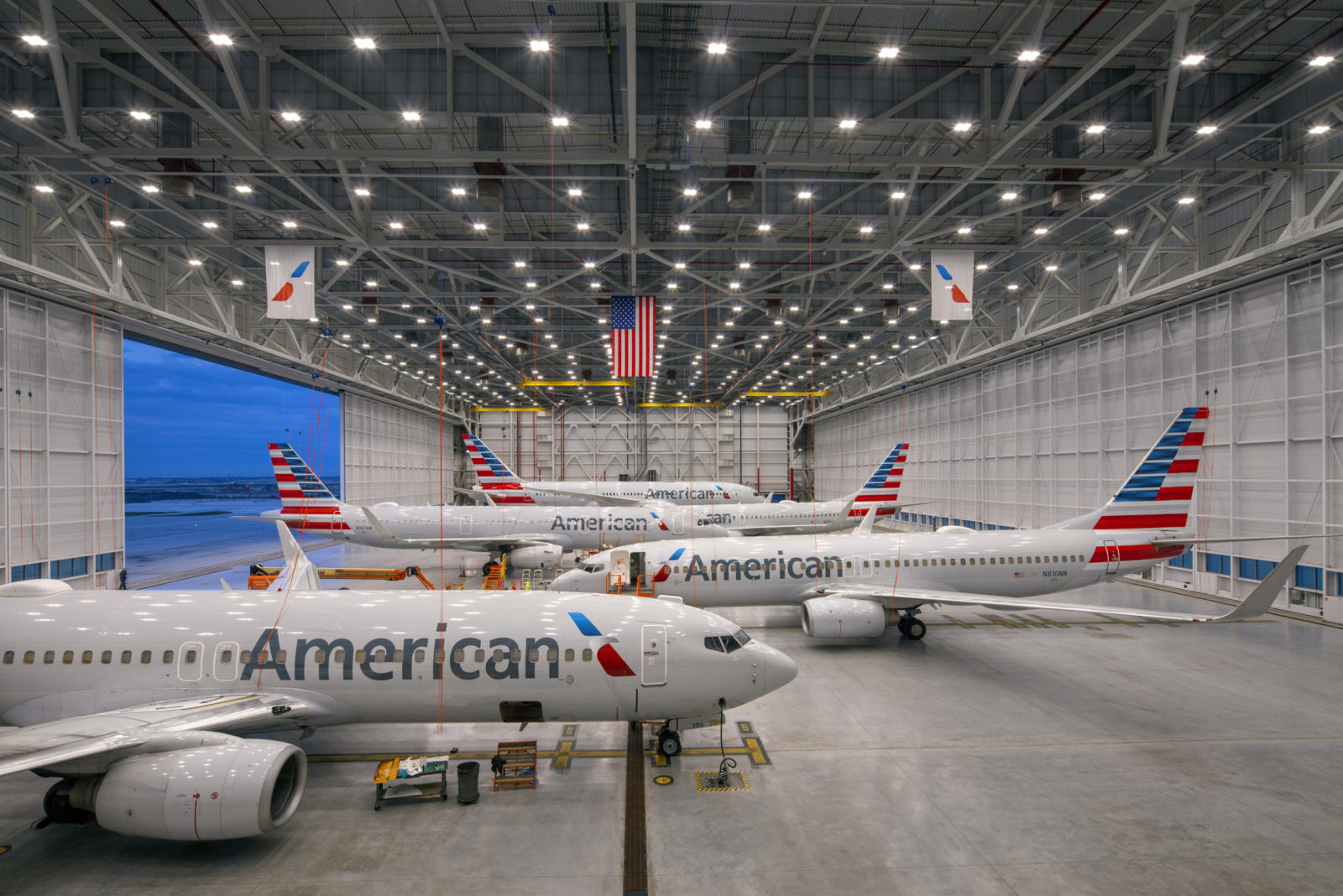 American Airlines Hangar 2 at O'Hare International Airport in Chicago ...