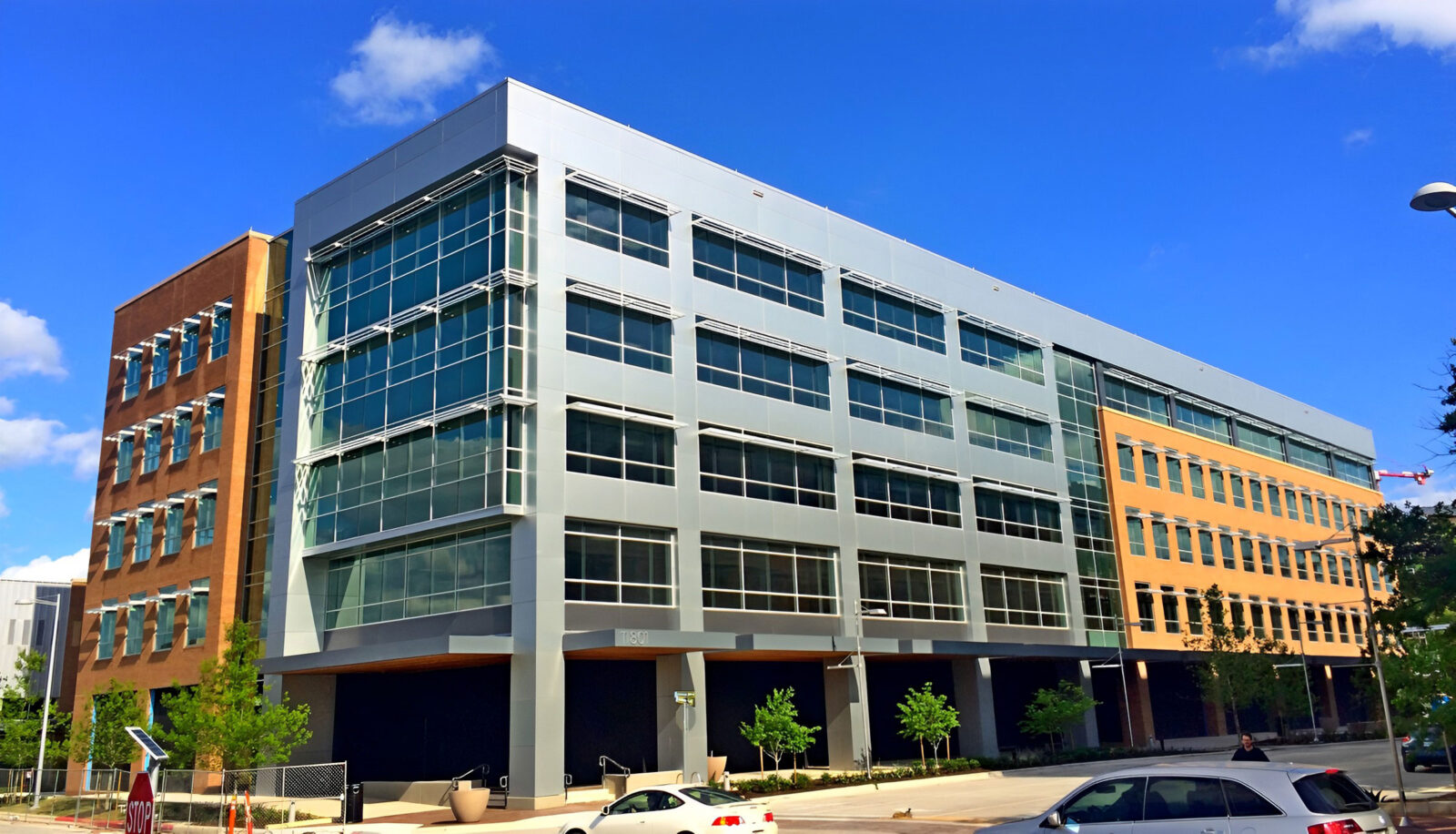 Domain C1 Office Building and C6 Parking Garage in Austin, TX (Endeavor ...